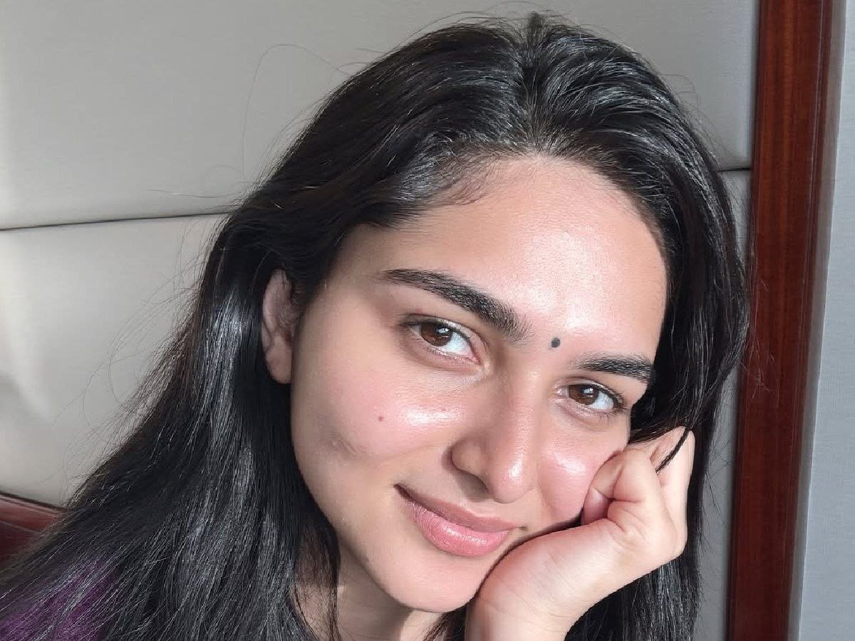 Kayadu Lohar Breaks Down Over Allegations - TrackTollywood