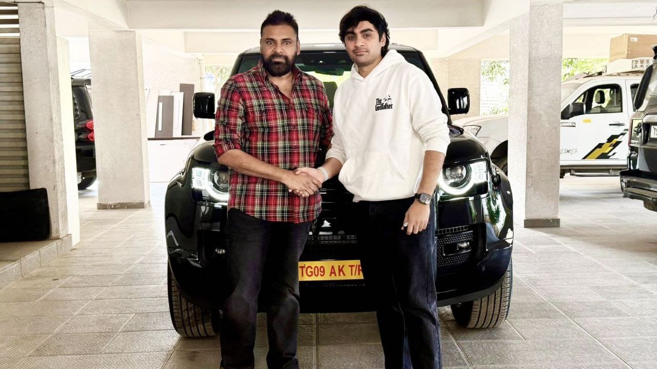 Pawan Kalyan Gifts Car to Director Sujeeth - TrackTollywood